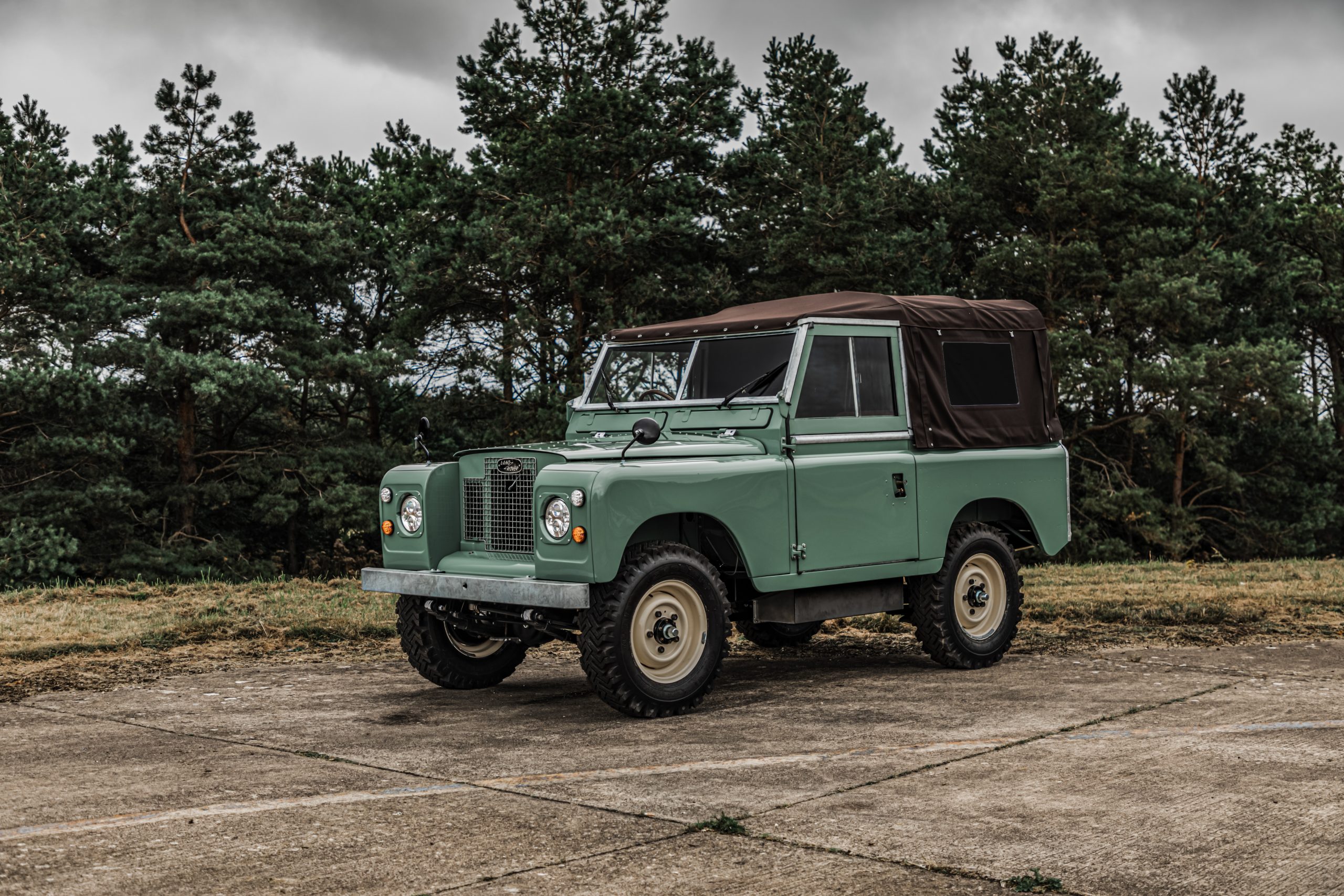 British icon Land Rover Series IIA goes electric - Innovation Origins