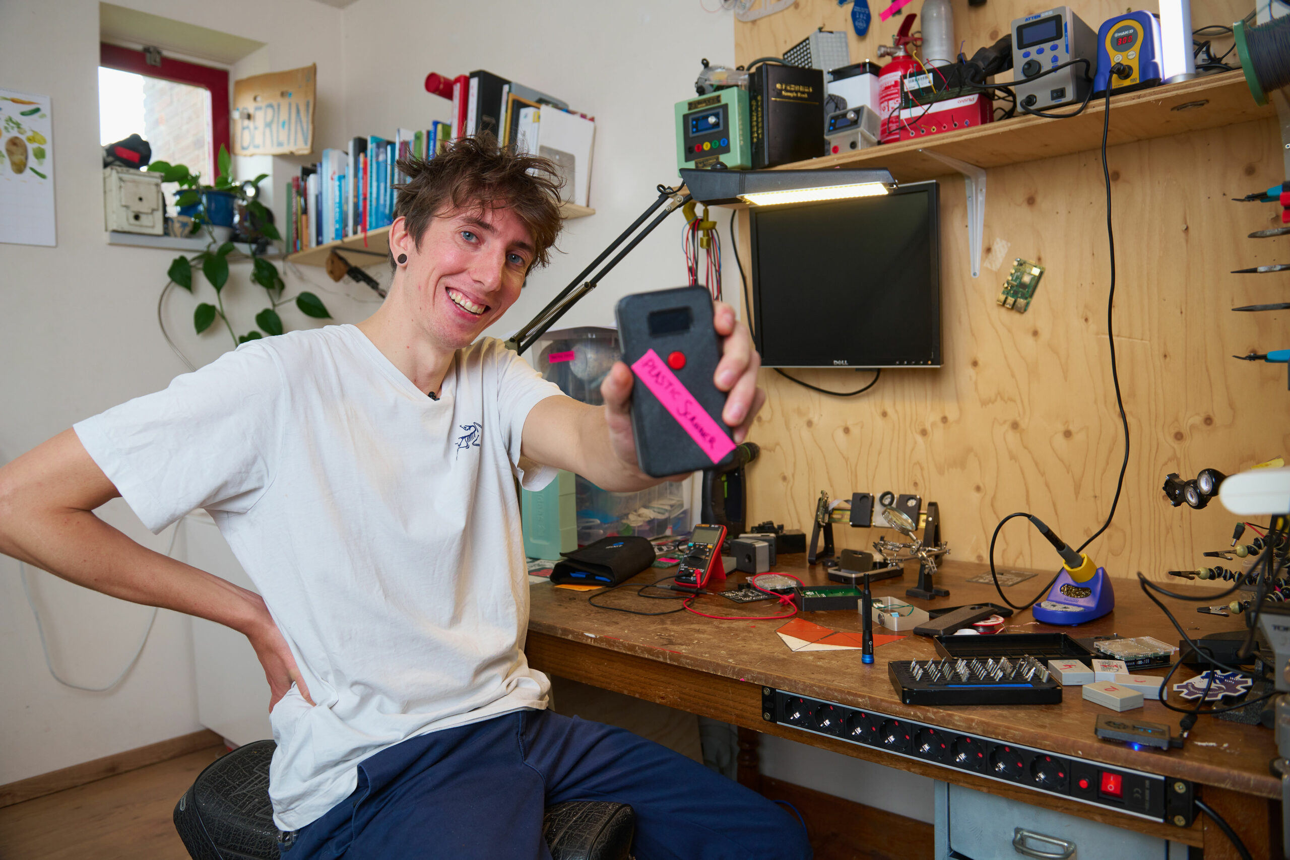 A handheld scanner to identify plastic - Innovation Origins