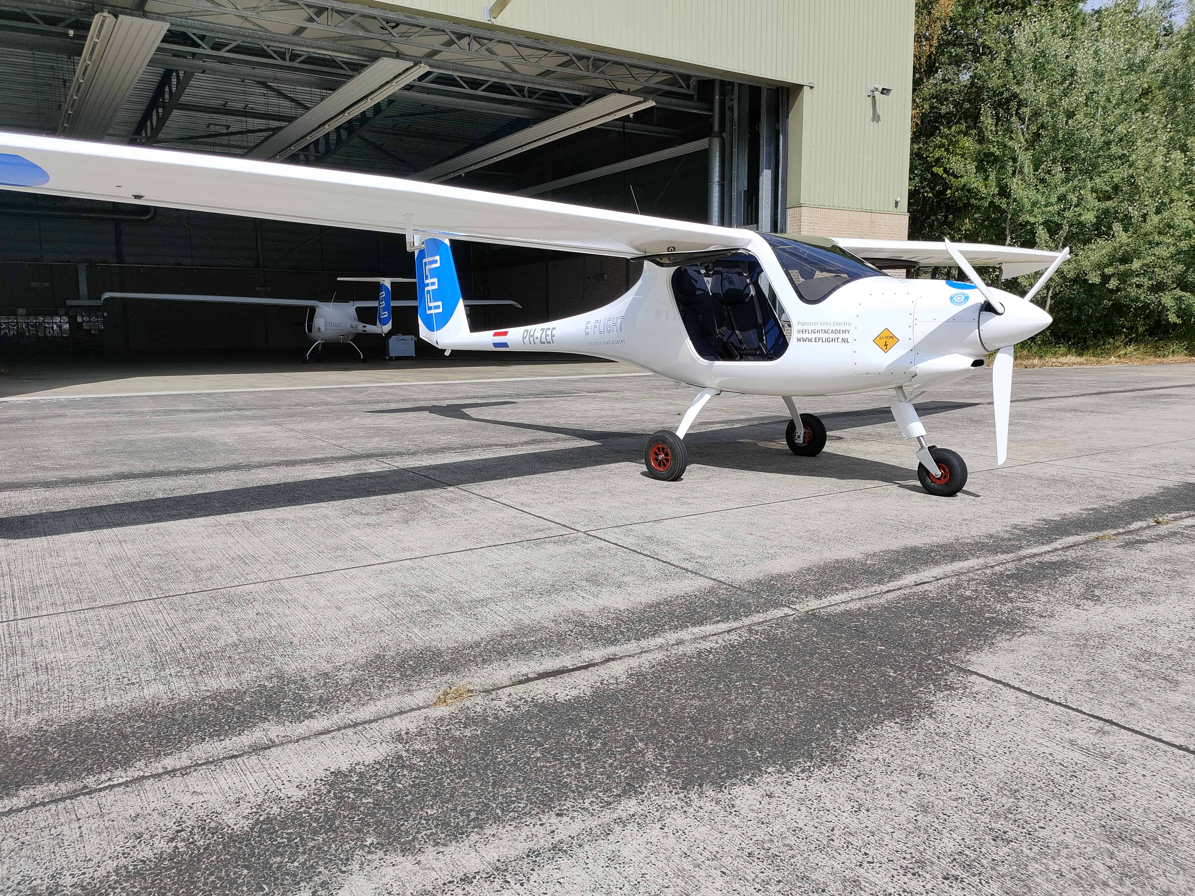 Hydrogen drone, thermoplastic composites and an airport as testbed ...